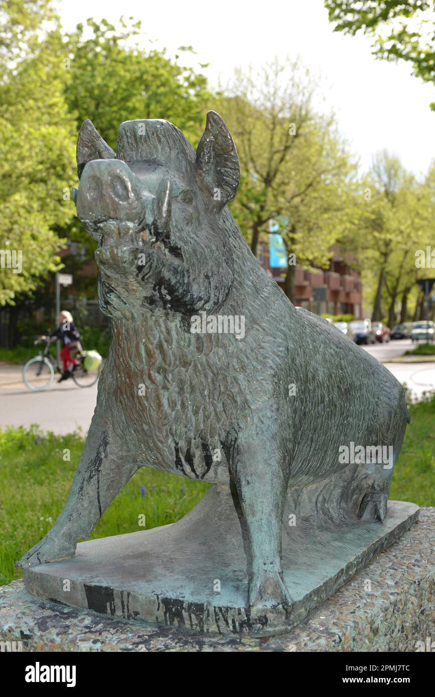 Bronze sculpture, wild boar, Platz am Wilden Eber, Schmargendorf ...