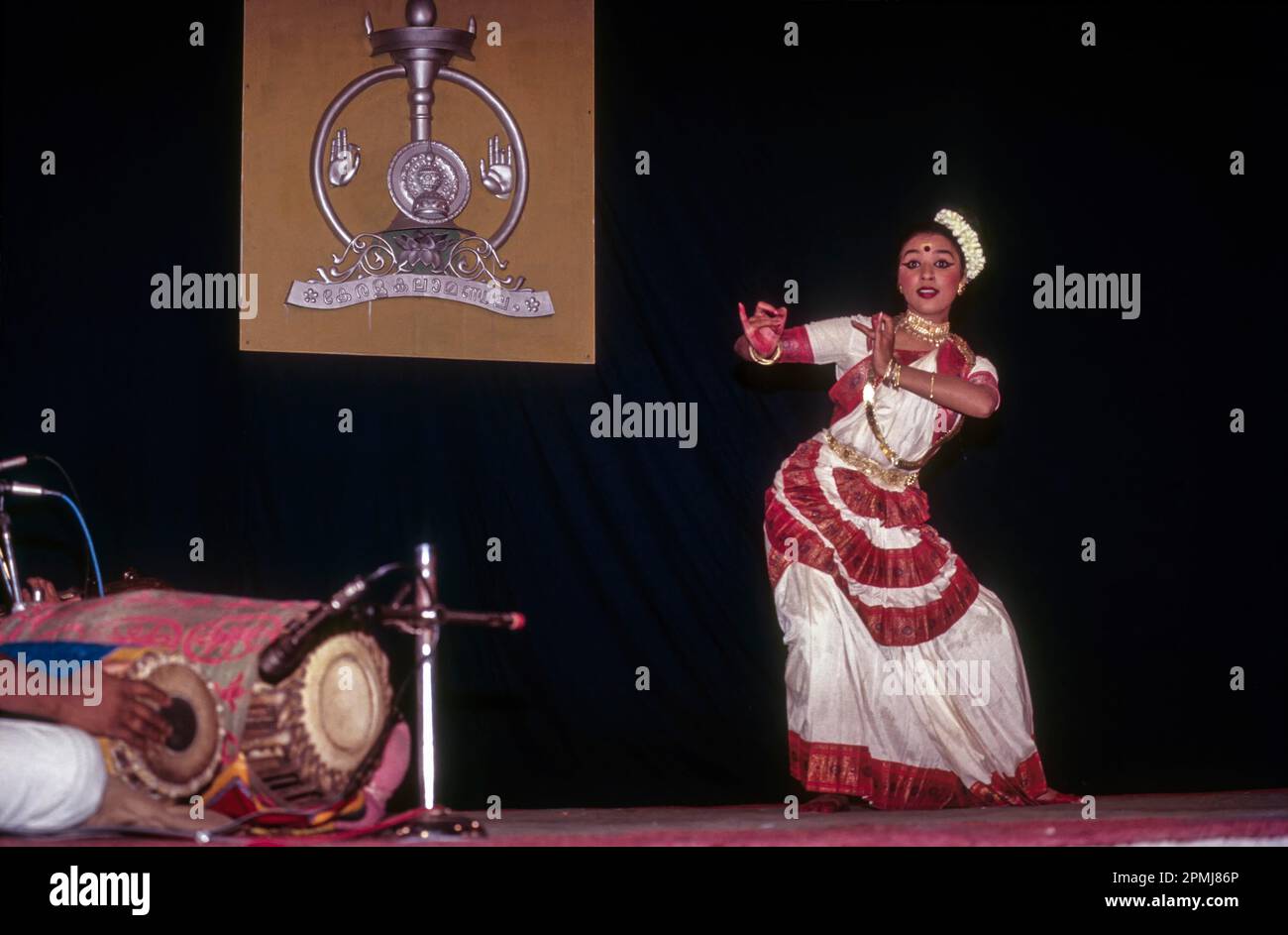 Mohiniattam dance performing in Kerala Kalamandalam at Cheruthuruthy ...
