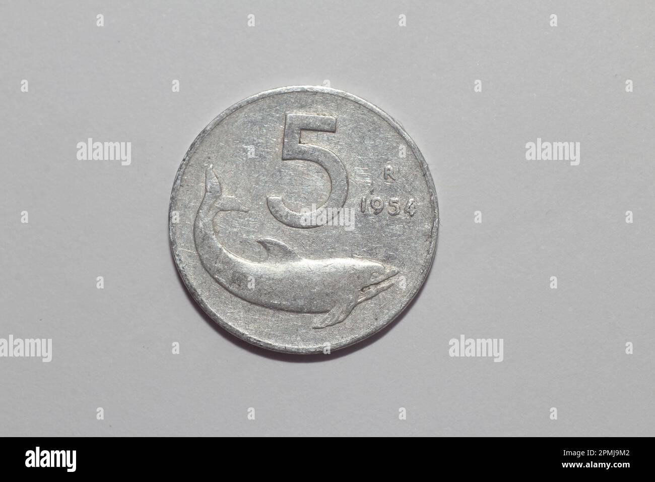 Coin of 5 lire, vintage italian coin Stock Photo - Alamy