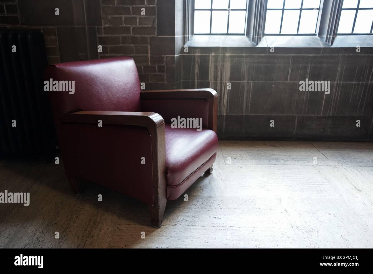 Vintage red chair hi-res stock photography and images - Alamy