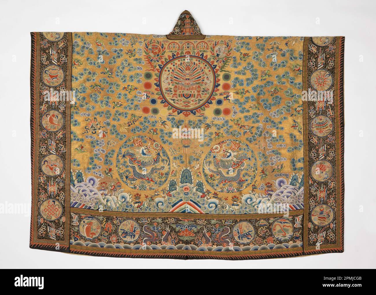 Daoist priests robe hi-res stock photography and images - Alamy