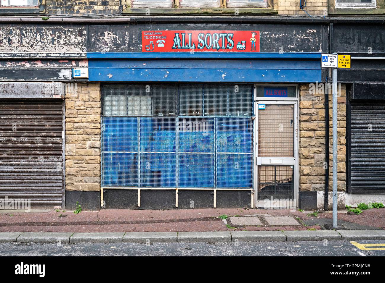 Plain shopfront hi-res stock photography and images - Alamy