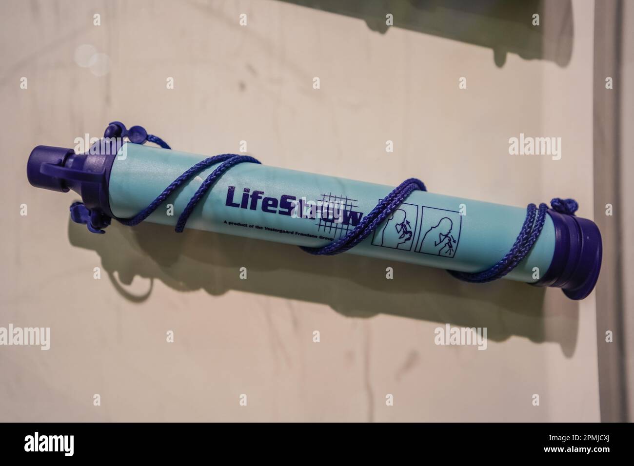 Straw style water filter hi-res stock photography and images - Alamy