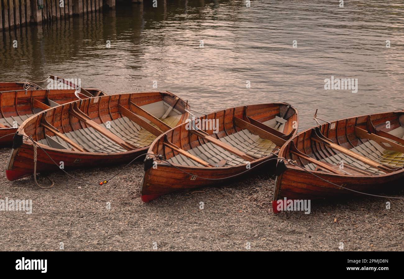 Traditional river thames wooden rowing boat hi-res stock photography ...