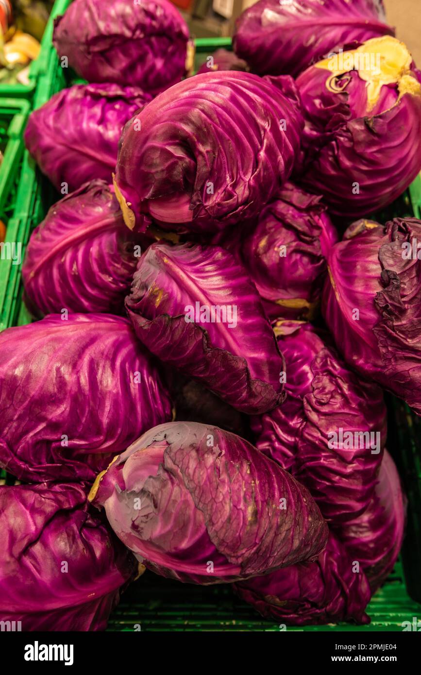Red cabbage in a store Stock Photo - Alamy