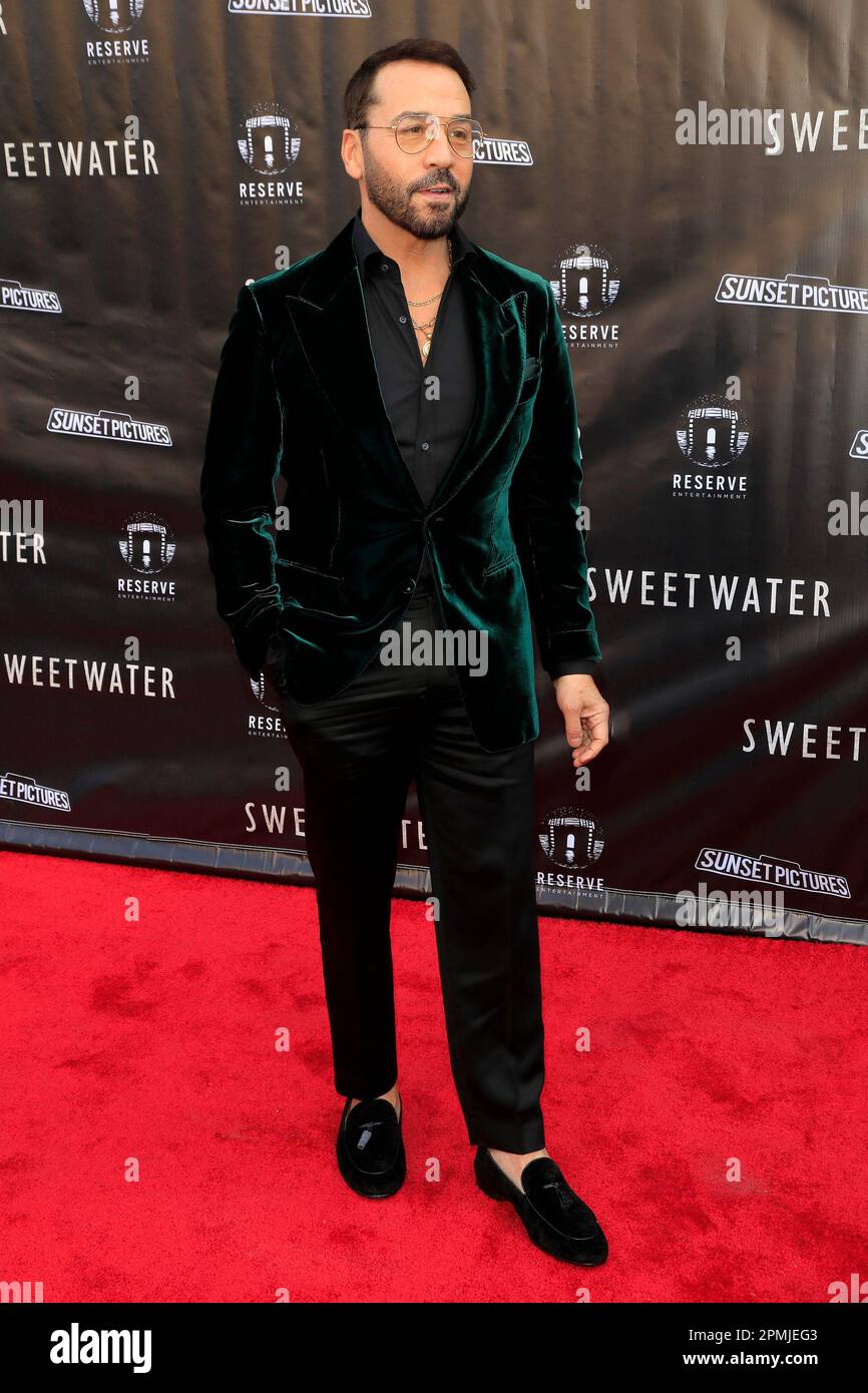 LOS ANGELES - APR 11: Jeremy Piven at Sweetwater Premiere at the Warner ...
