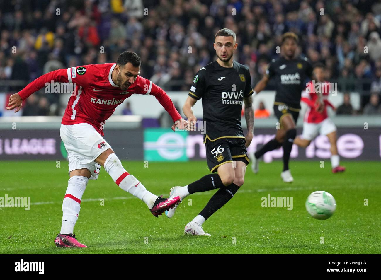 BRUSSELS - (lr), Vangelis Pavlidis of AZ Alkmaar, Zeno Debast of RSC Anderlecht during the UEFA ...