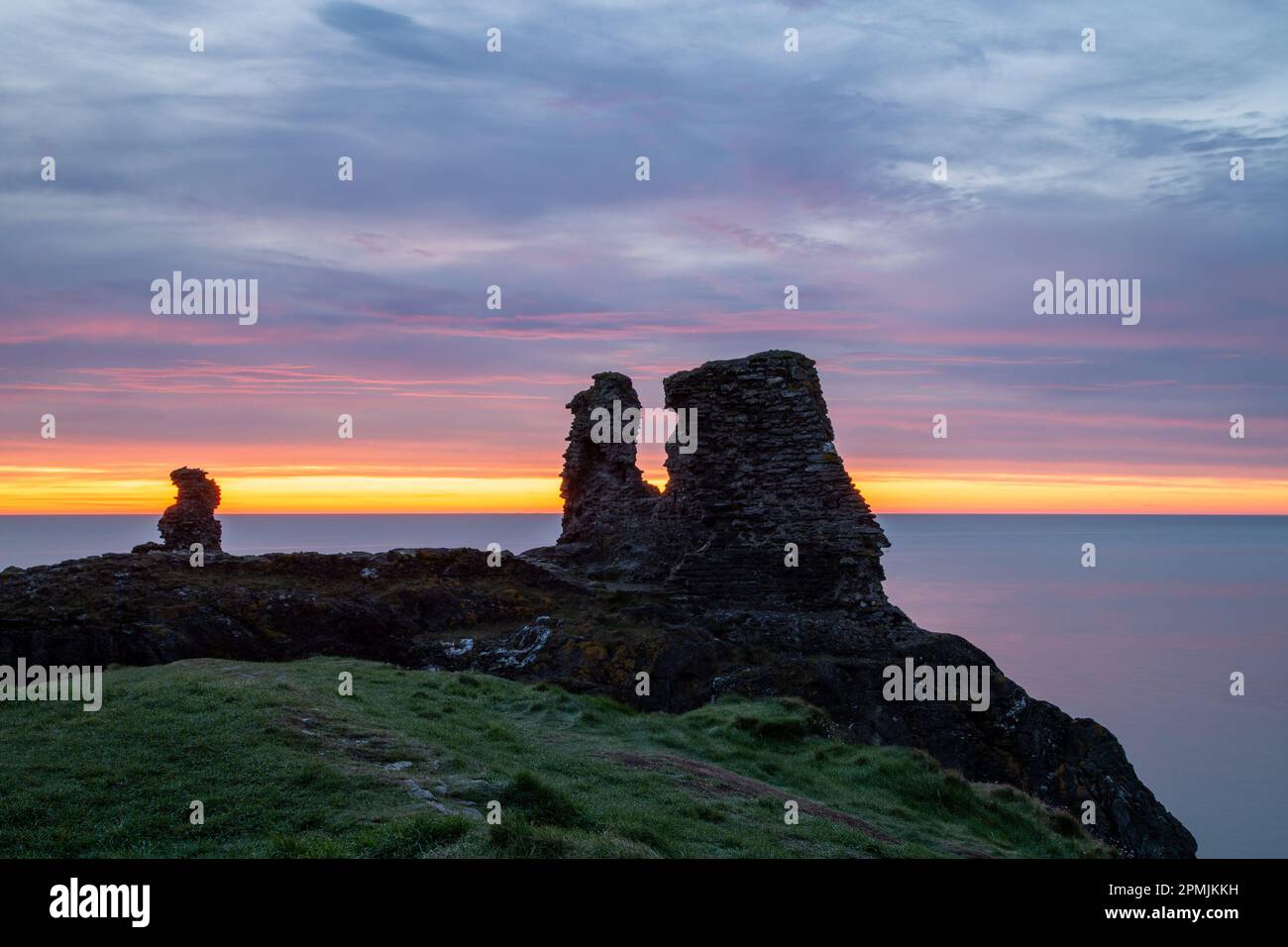 Ruins of Black Castle at sunrise, Wicklow Town, Ireland Stock Photo - Alamy