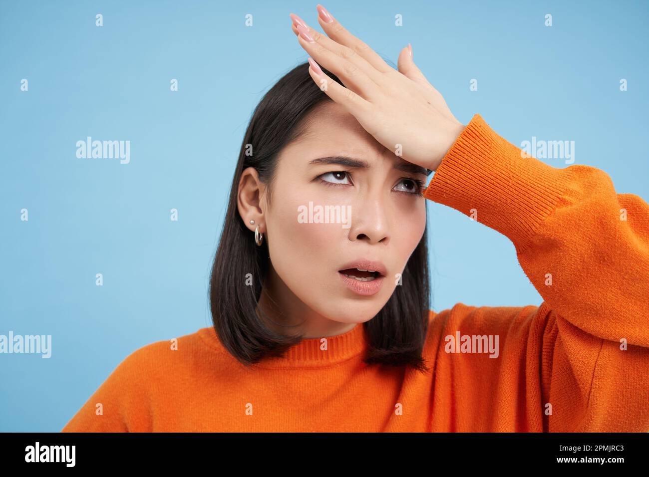 Close up portrait of annoyed korean girl, slaps her forehead, facepalms ...