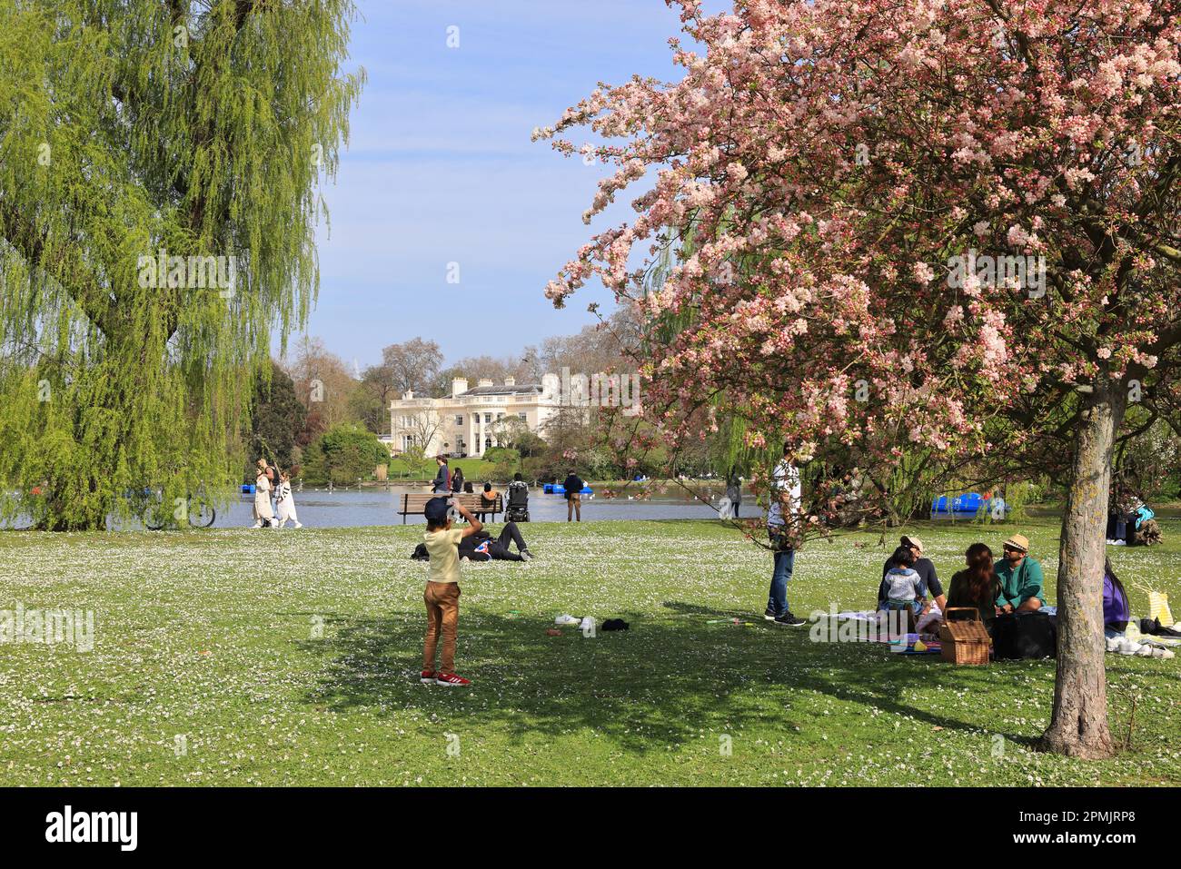 Easter Sunday 2023 in Regents Park, London, crowds enjoy the spring ...