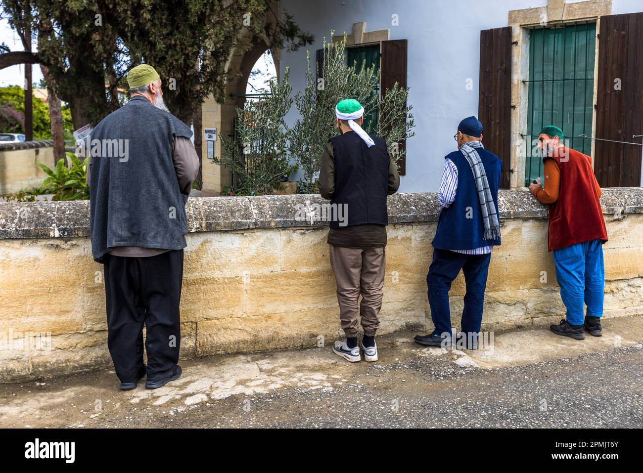Sheikh Nazım Kıbrısi (Muhammed Nazım el-Hakkani) is Grand Sheikh of the ...