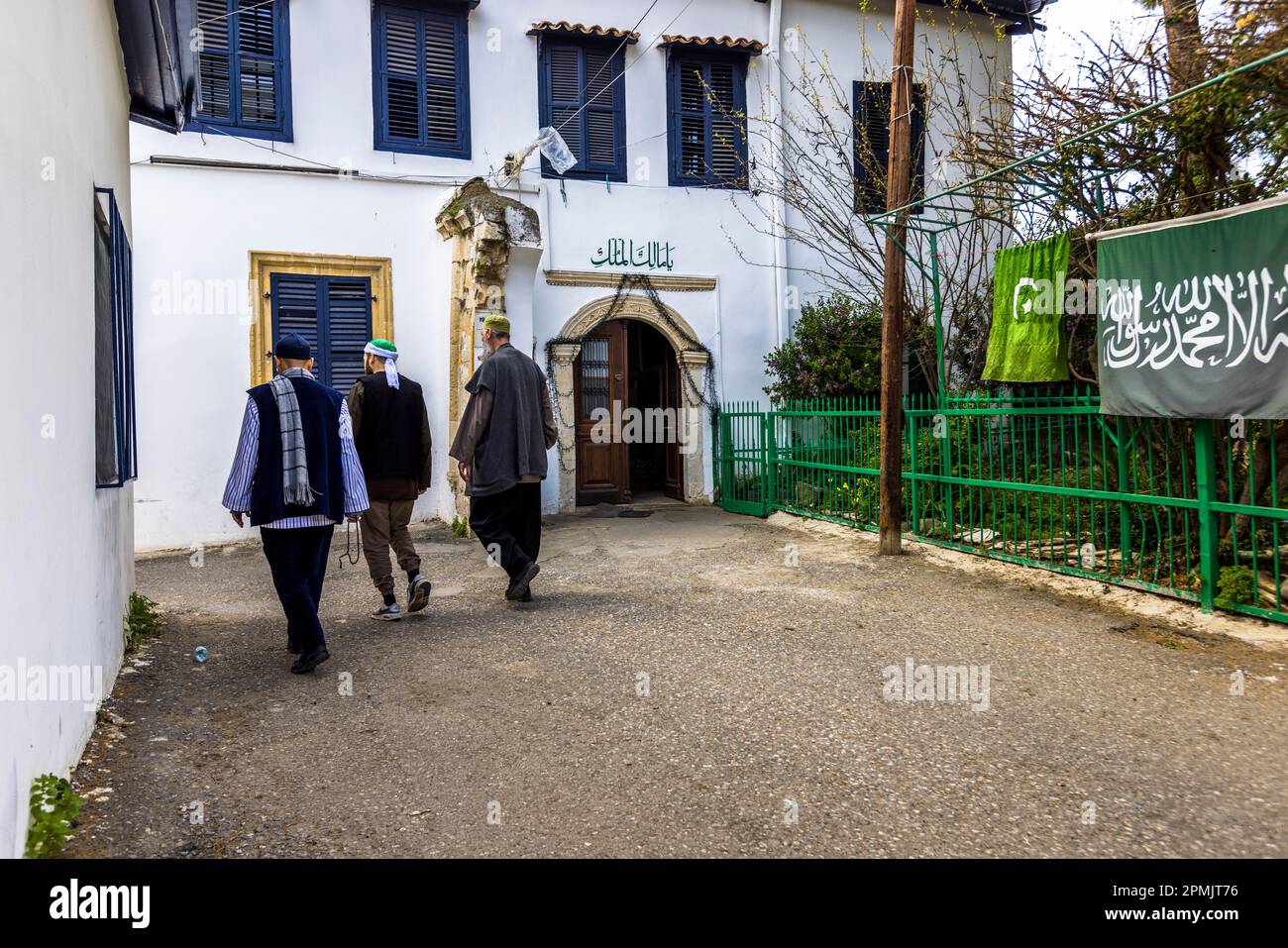 Sheikh Nazım Kıbrısi (Muhammed Nazım el-Hakkani) is Grand Sheikh of the ...