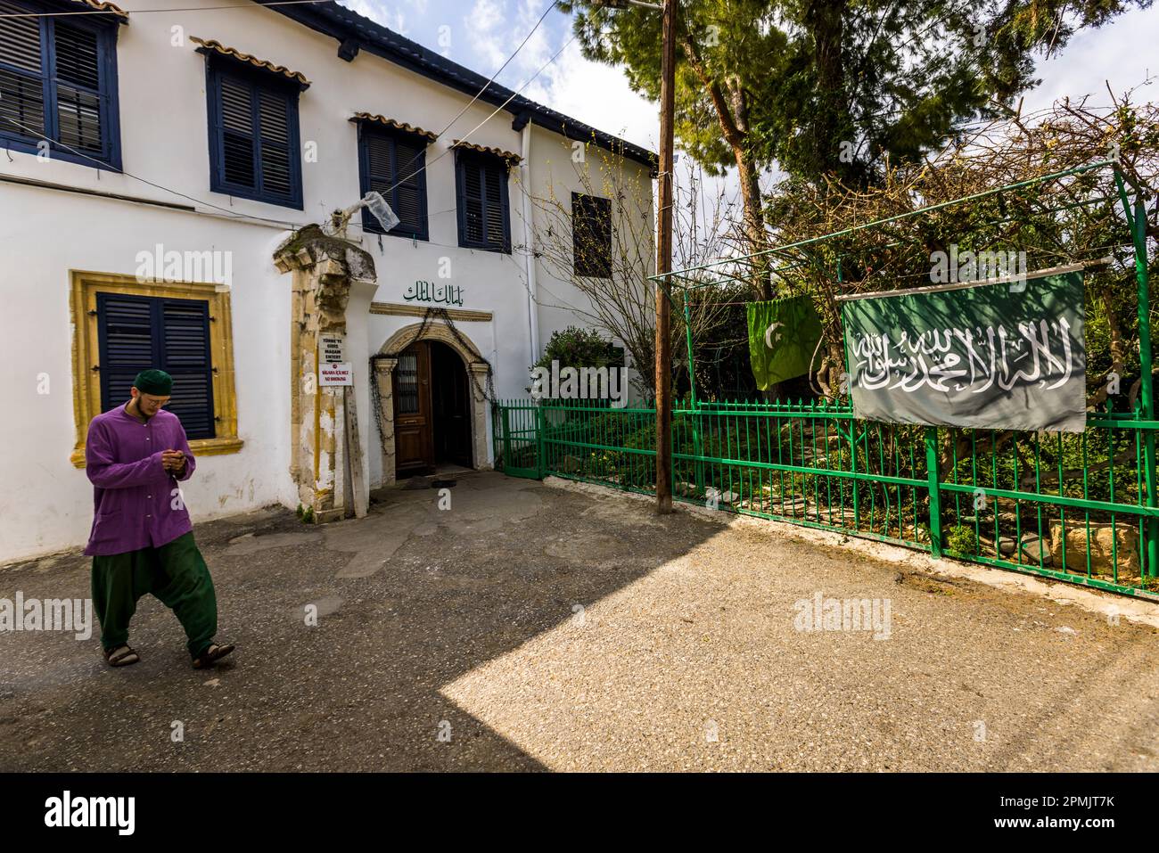 Sheikh Nazım Kıbrısi (Muhammed Nazım el-Hakkani) is Grand Sheikh of the ...
