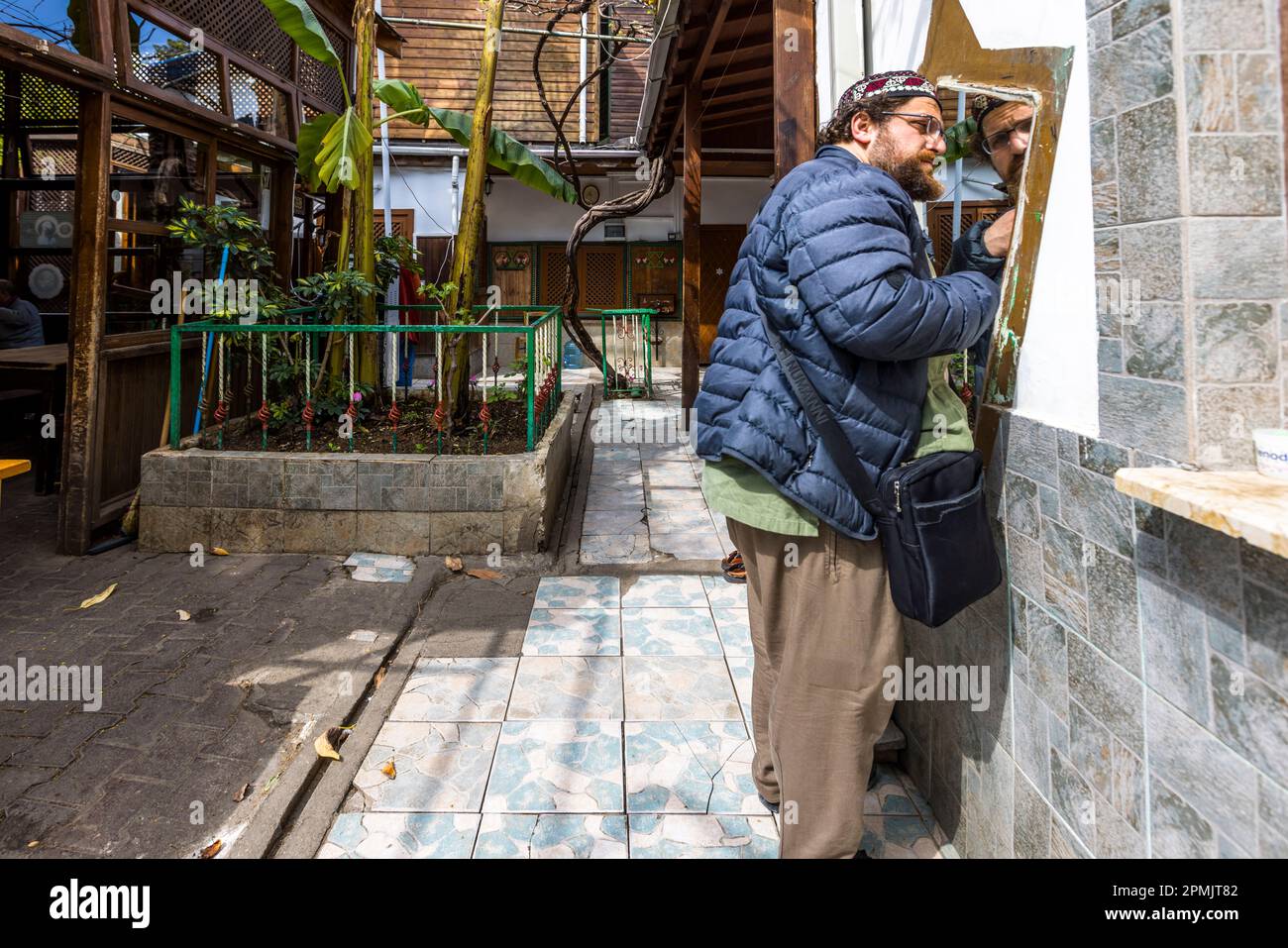 Sheikh Nazım Kıbrısi (Muhammed Nazım el-Hakkani) is Grand Sheikh of the ...