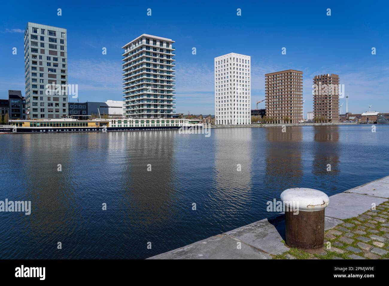 Kattendijkdok, harbour basin, high-rise residential buildings ...