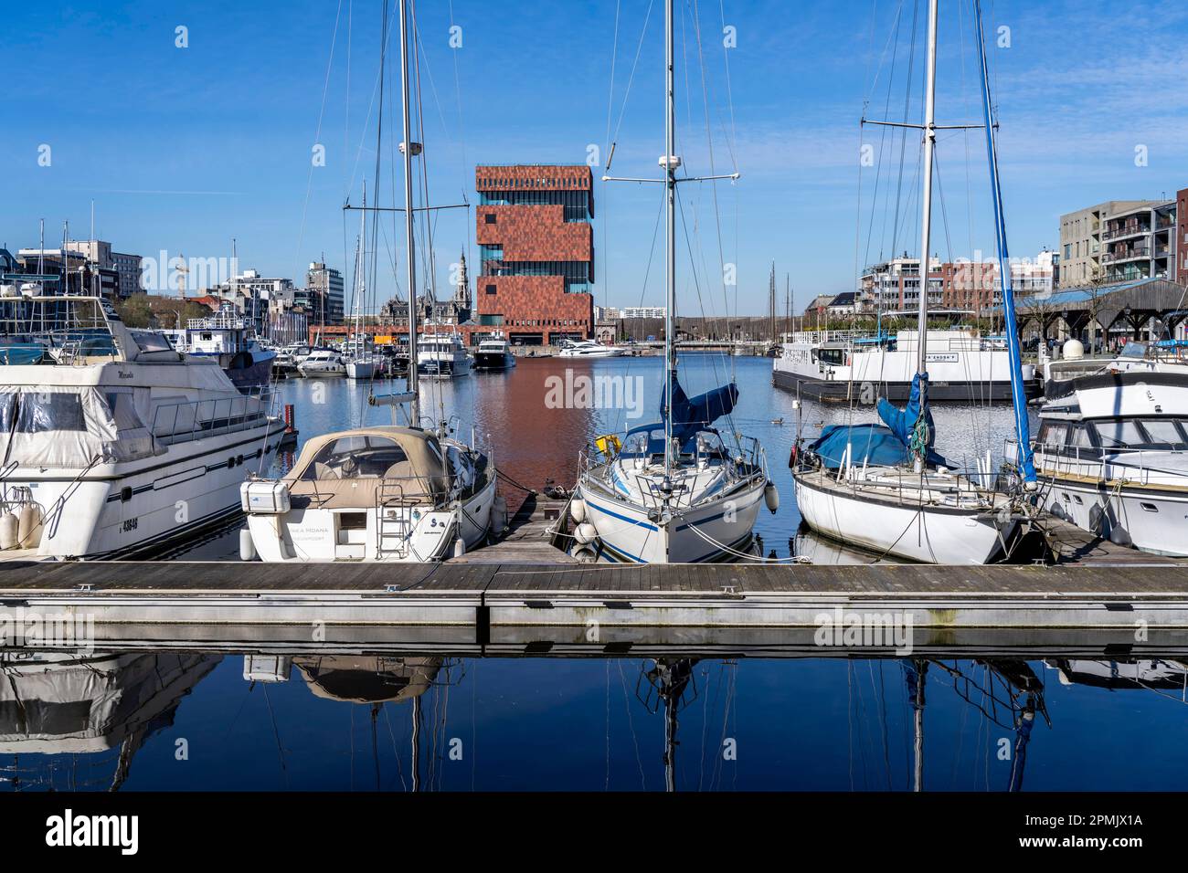 The MAS, Museum aan de Stroom, Museum am Strom, Willemdok, Jachthaven ...