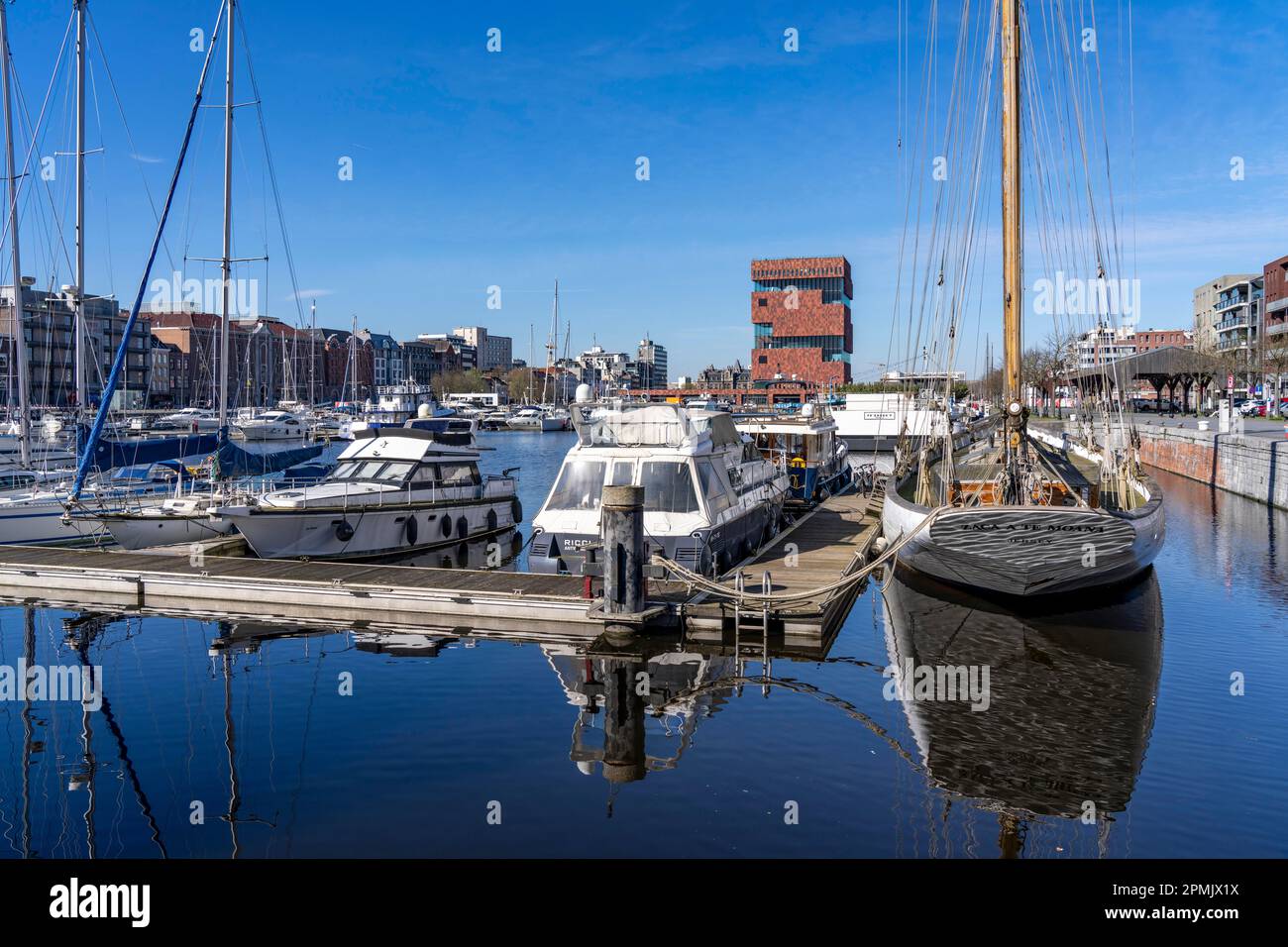 The MAS, Museum aan de Stroom, Museum am Strom, Willemdok, Jachthaven ...