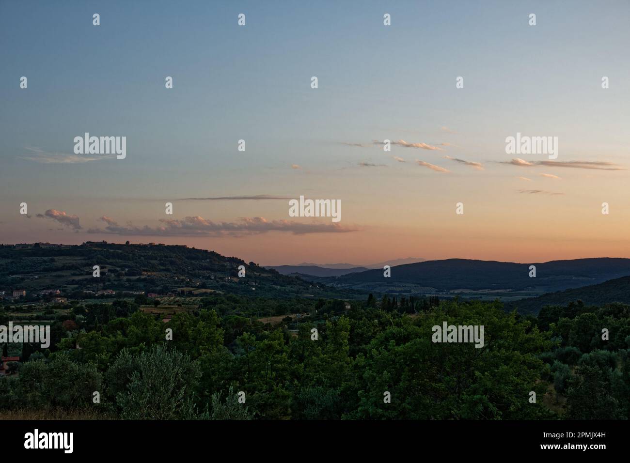 Panoramic sunset view countryside hi-res stock photography and images ...