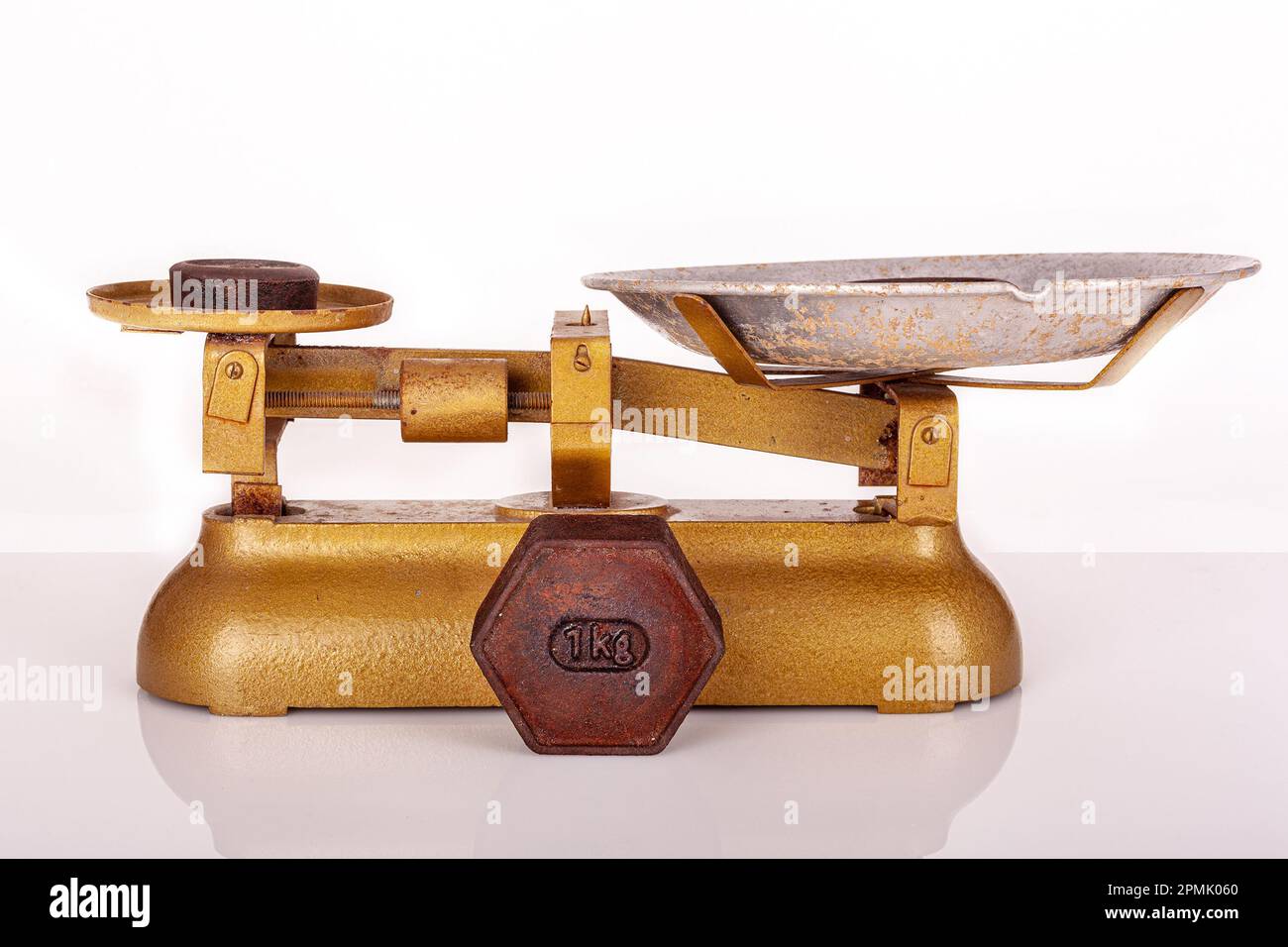 Old style cast iron weighing scales hi-res stock photography and images ...