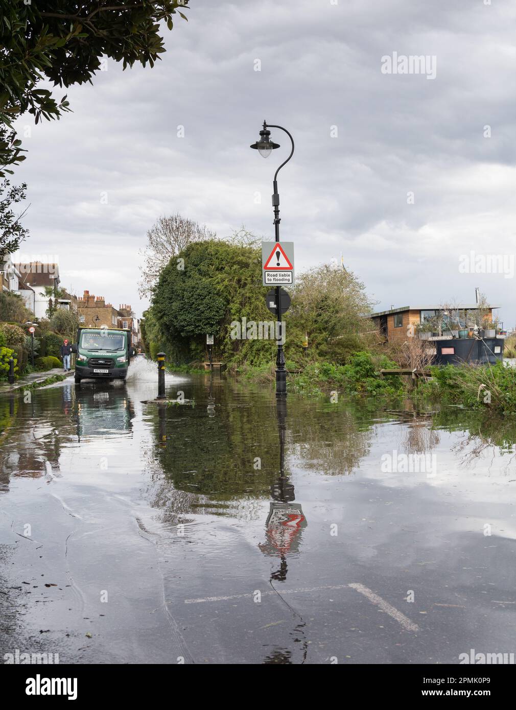 Reflections in sign hi-res stock photography and images - Alamy
