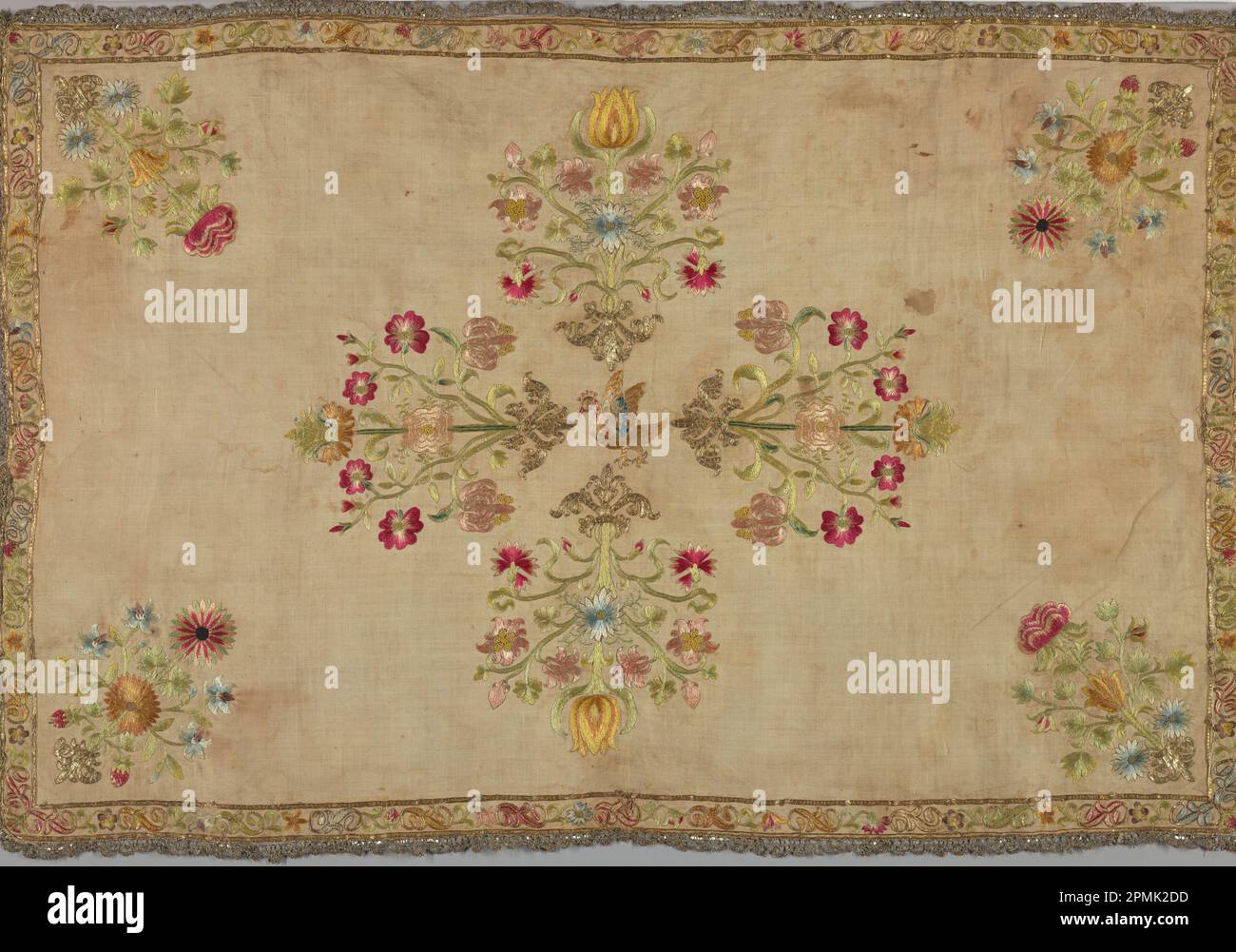 Linen and gold thread hi-res stock photography and images - Alamy