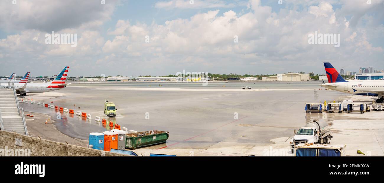 Fort Lauderdale, FL, USA - April 13, 2023: Photo of FLL Fort Lauderdale ...