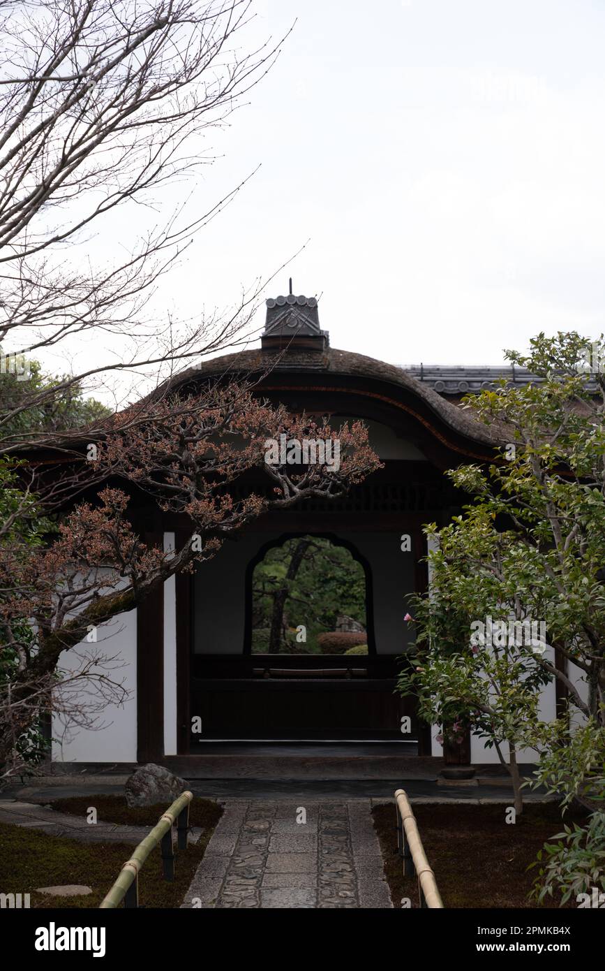 Entrance leading to the garden of Zuihoin subtemple in Daitokuji Rinzai ...