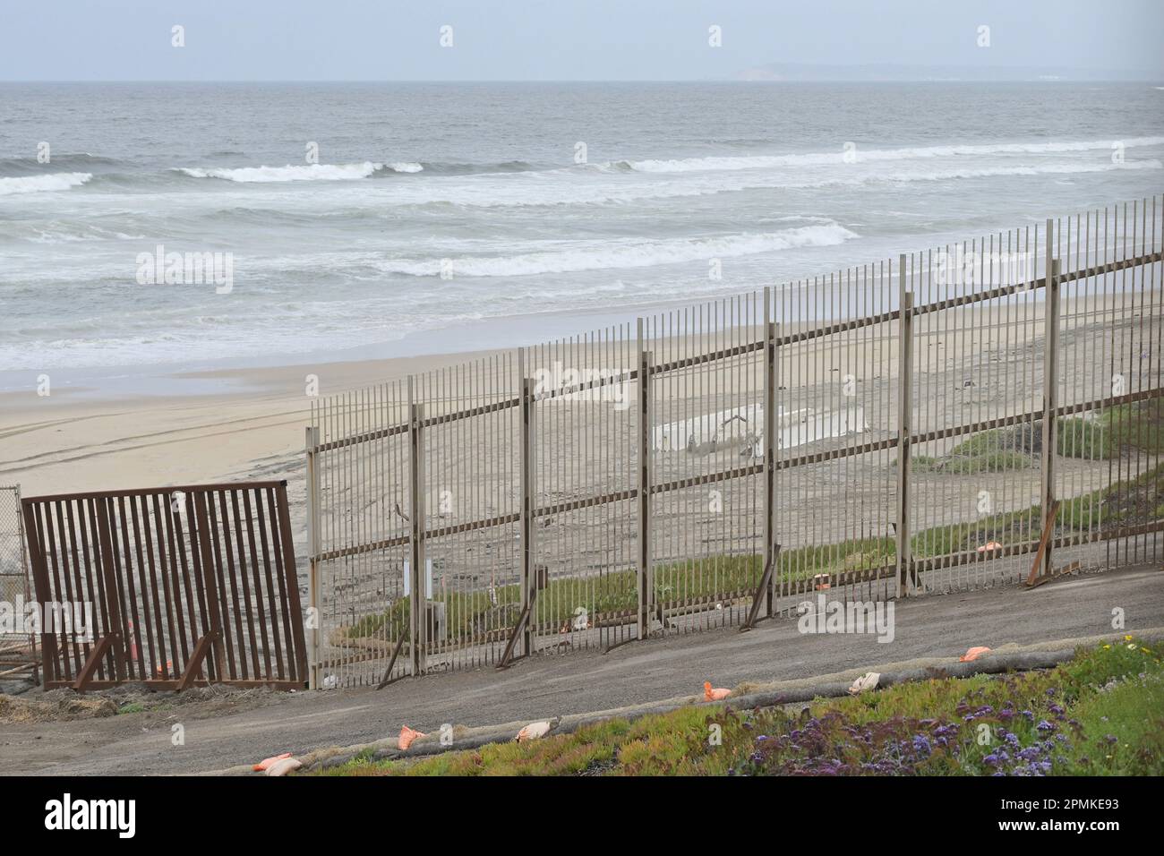 Construction barriers on beach hi-res stock photography and images - Alamy