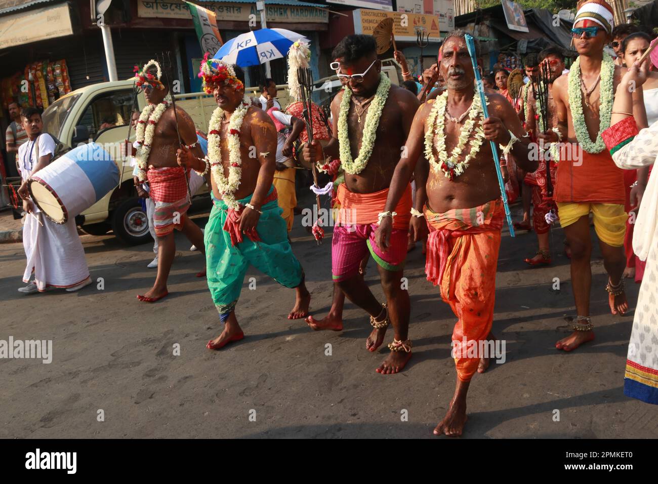 Kolkata, India. 13th Apr, 2023. Hindu devotees Shiv Gajon Festival ...