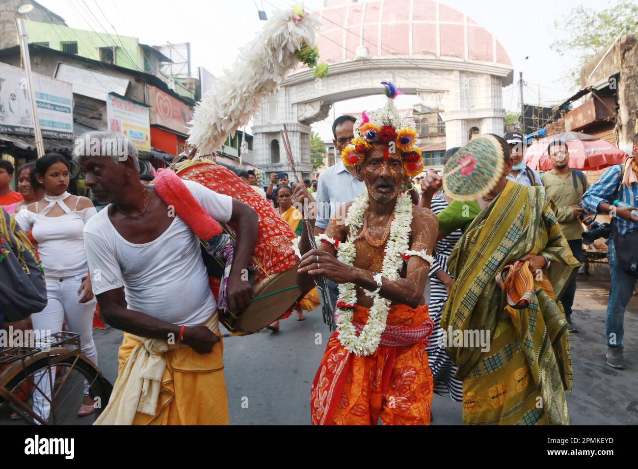Kolkata, India. 13th Apr, 2023. Hindu devotees Shiv Gajon Festival ...