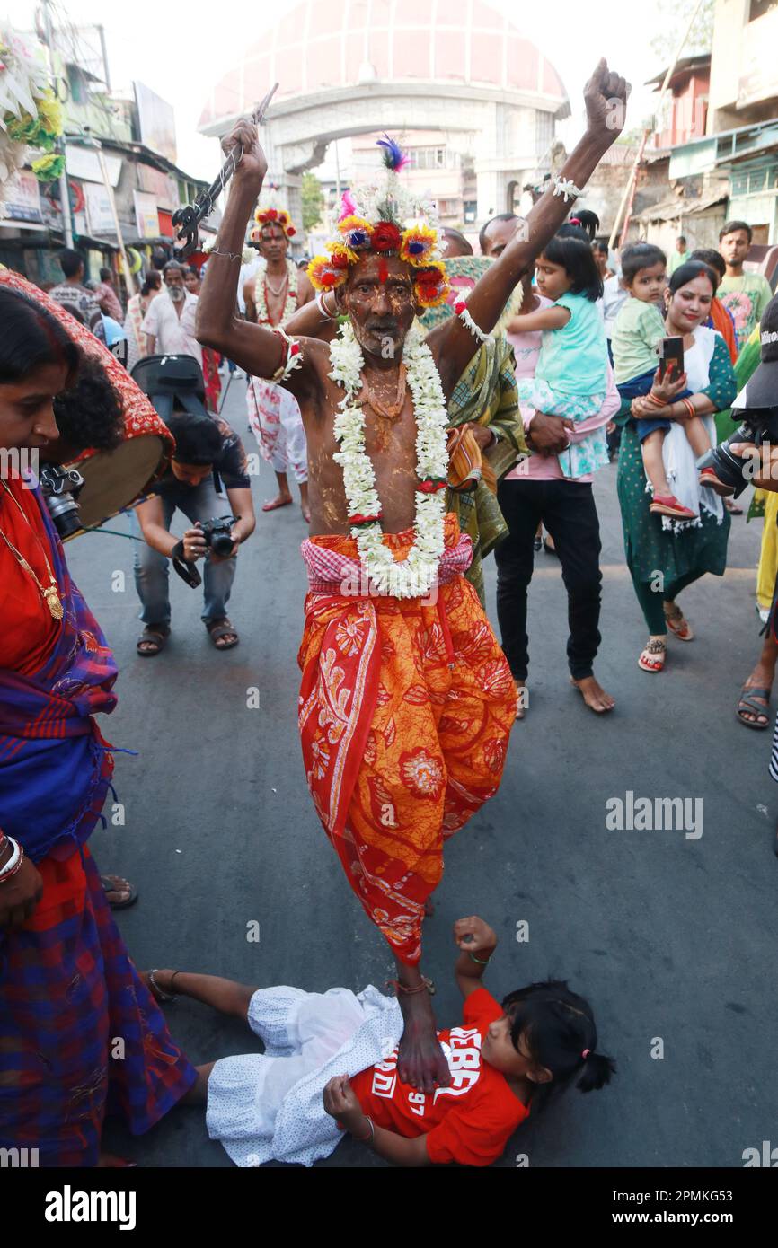 Kolkata, West Bengal, India. 13th Apr, 2023. Hindu devotees Shiv Gajon ...