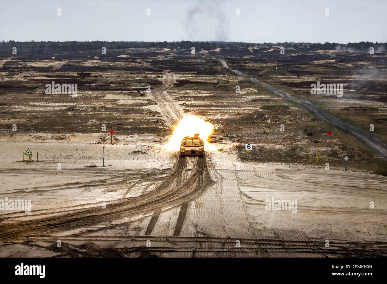 U.S. Soldiers assigned to the 2nd Battalion, 70th Armor Regiment, 2nd ...