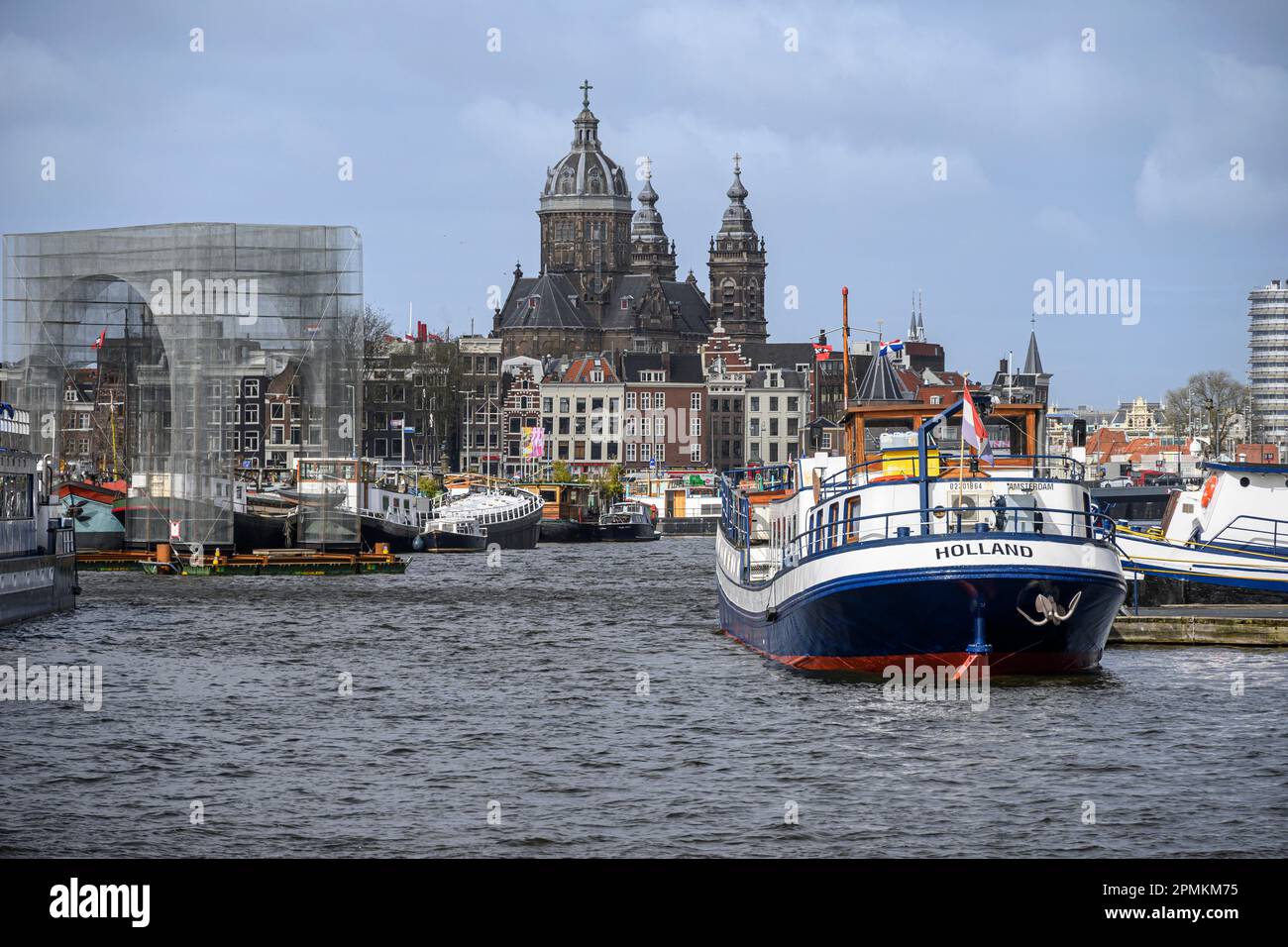 A view across the Oosterdok in Amsterdam Stock Photo - Alamy