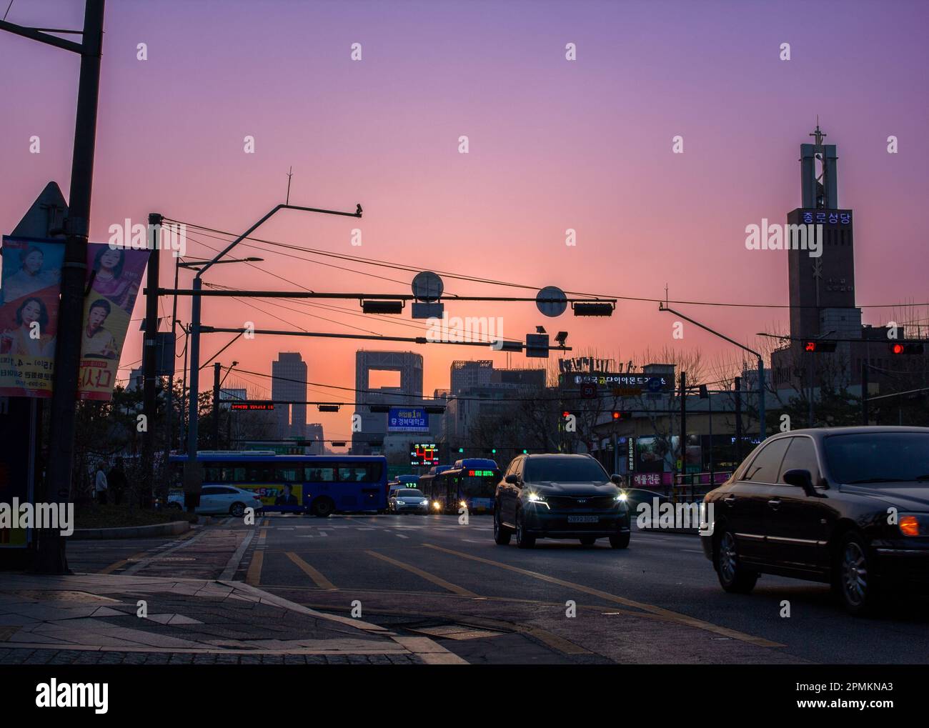 Sunset in the downtown metropolis of Seoul, South Korea. Embracing the ...