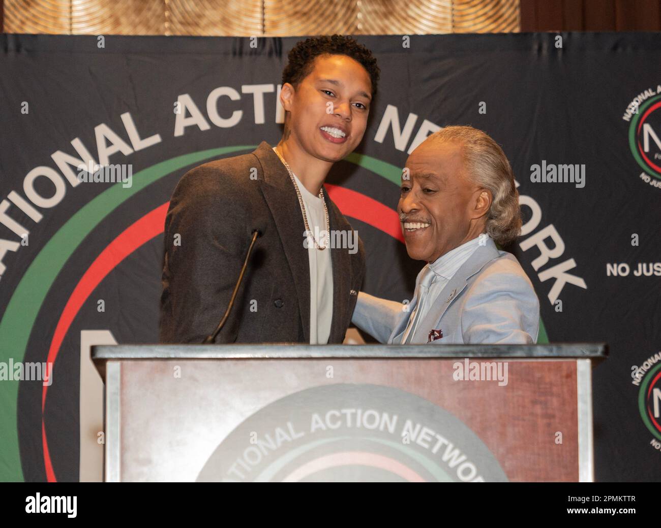 Brittney Griner receives award from Al Sharpton at Women Empowerment ...