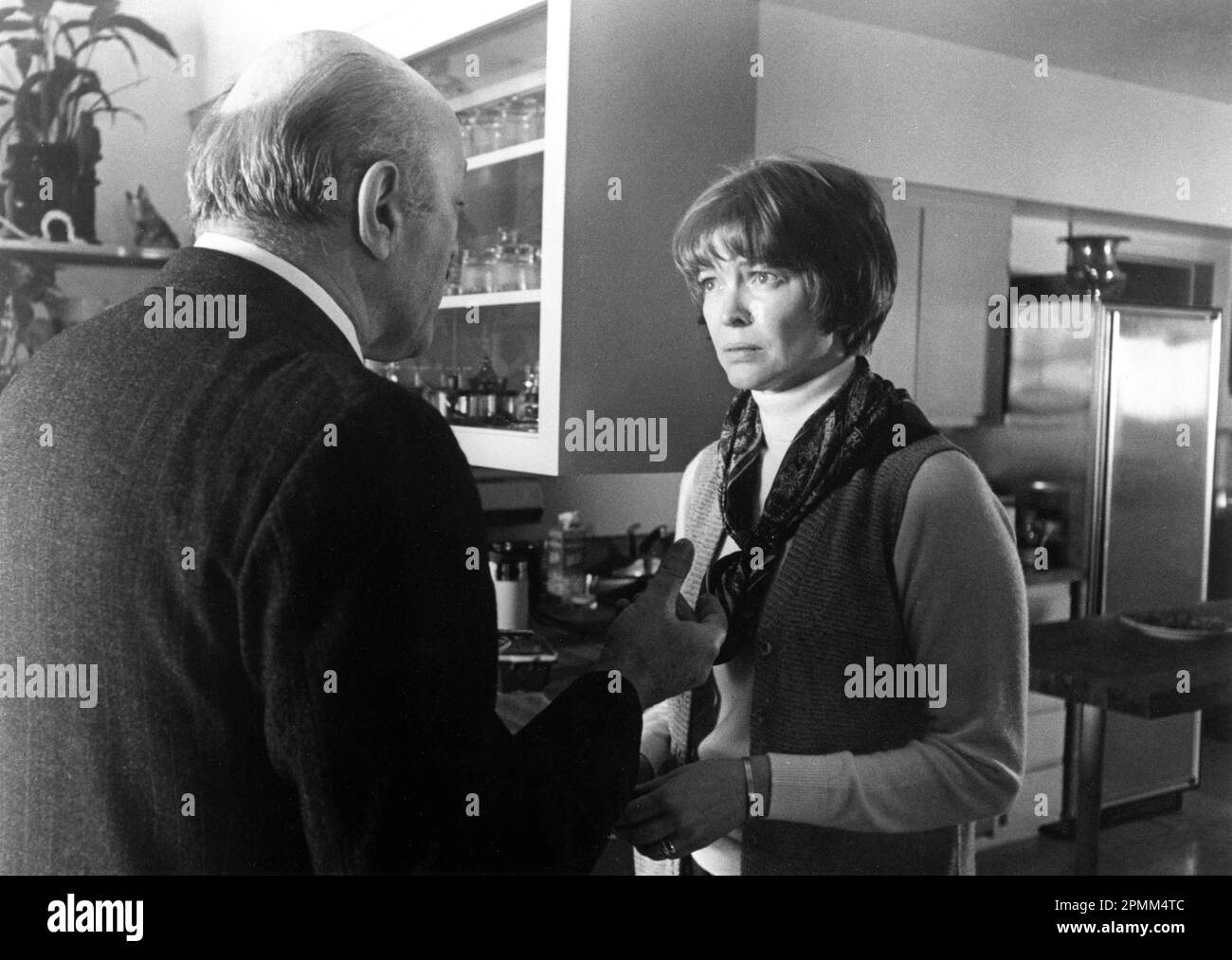 LEE J. COBB and ELLEN BURSTYN in THE EXORCIST 1973 director WILLIAM ...