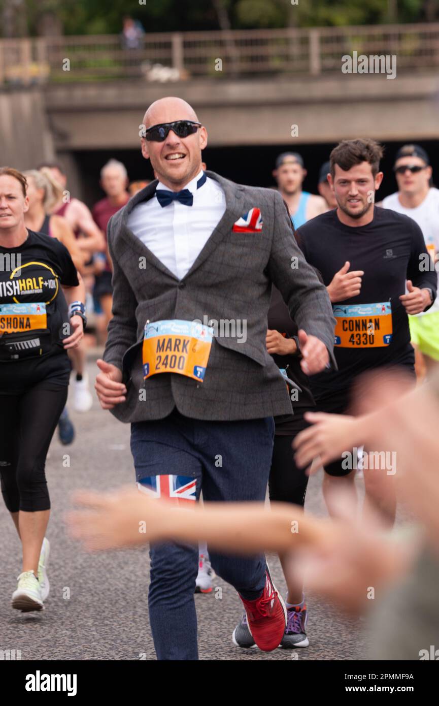 Runner in dinner suit, Great North Run 2022, Newcastle upon Tyne ...