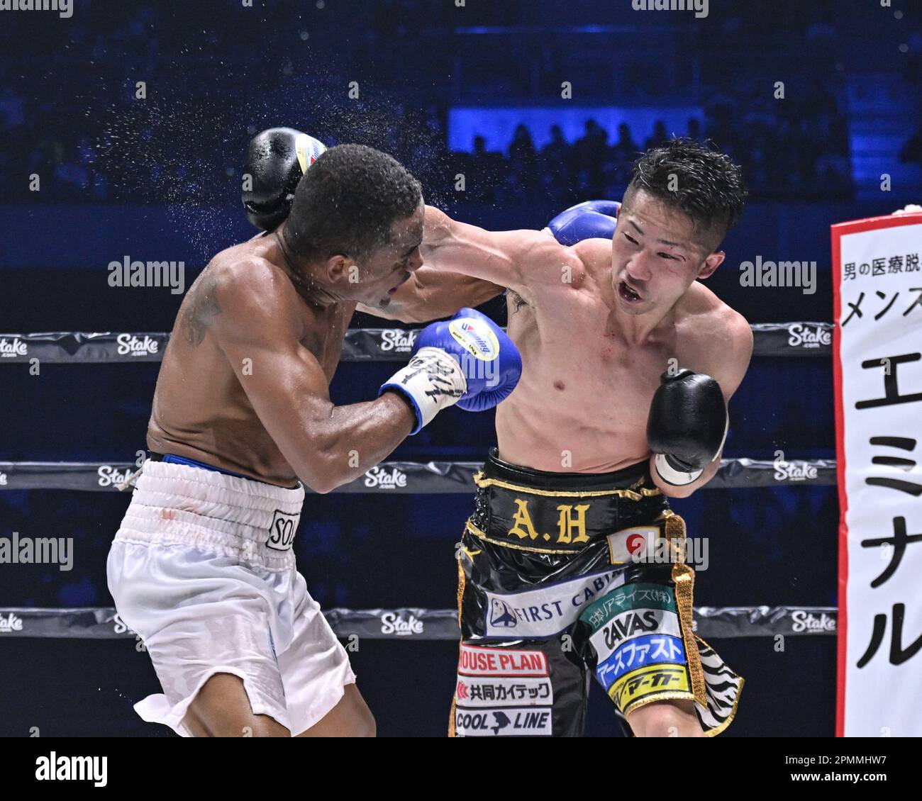 Takuma Inoue (black gloves) of Japan and Liborio Solis (blue gloves) of ...