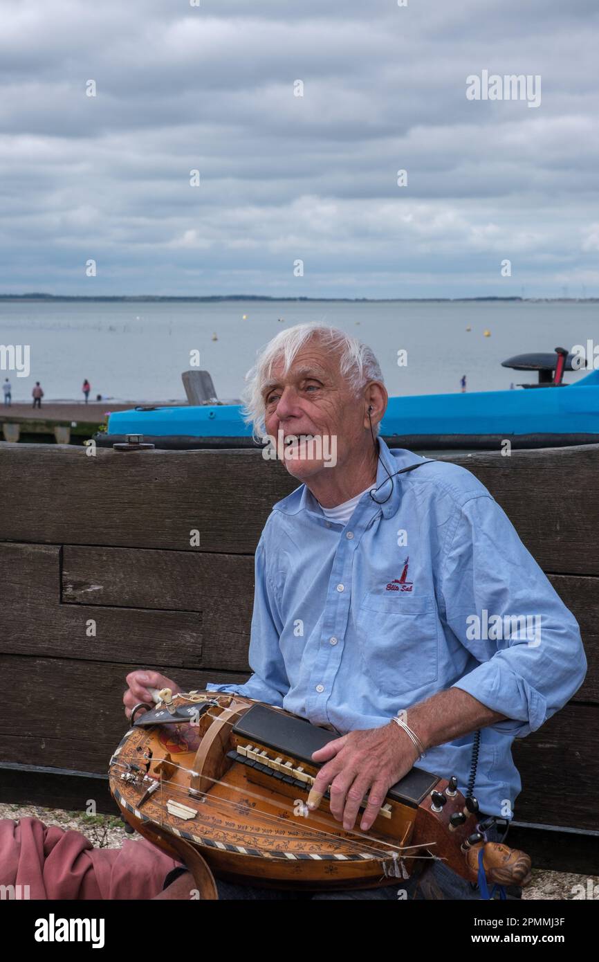 Ghironda hi-res stock photography and images - Alamy