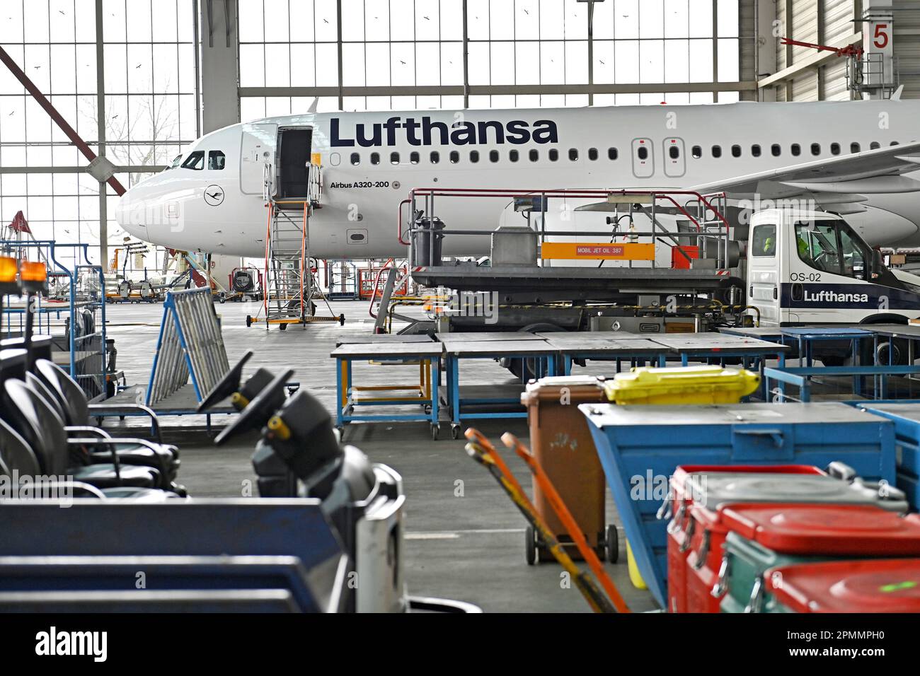 Upper Thing, Deutschland. 12th Apr, 2023. A Lufthansa Airbus A320 ...