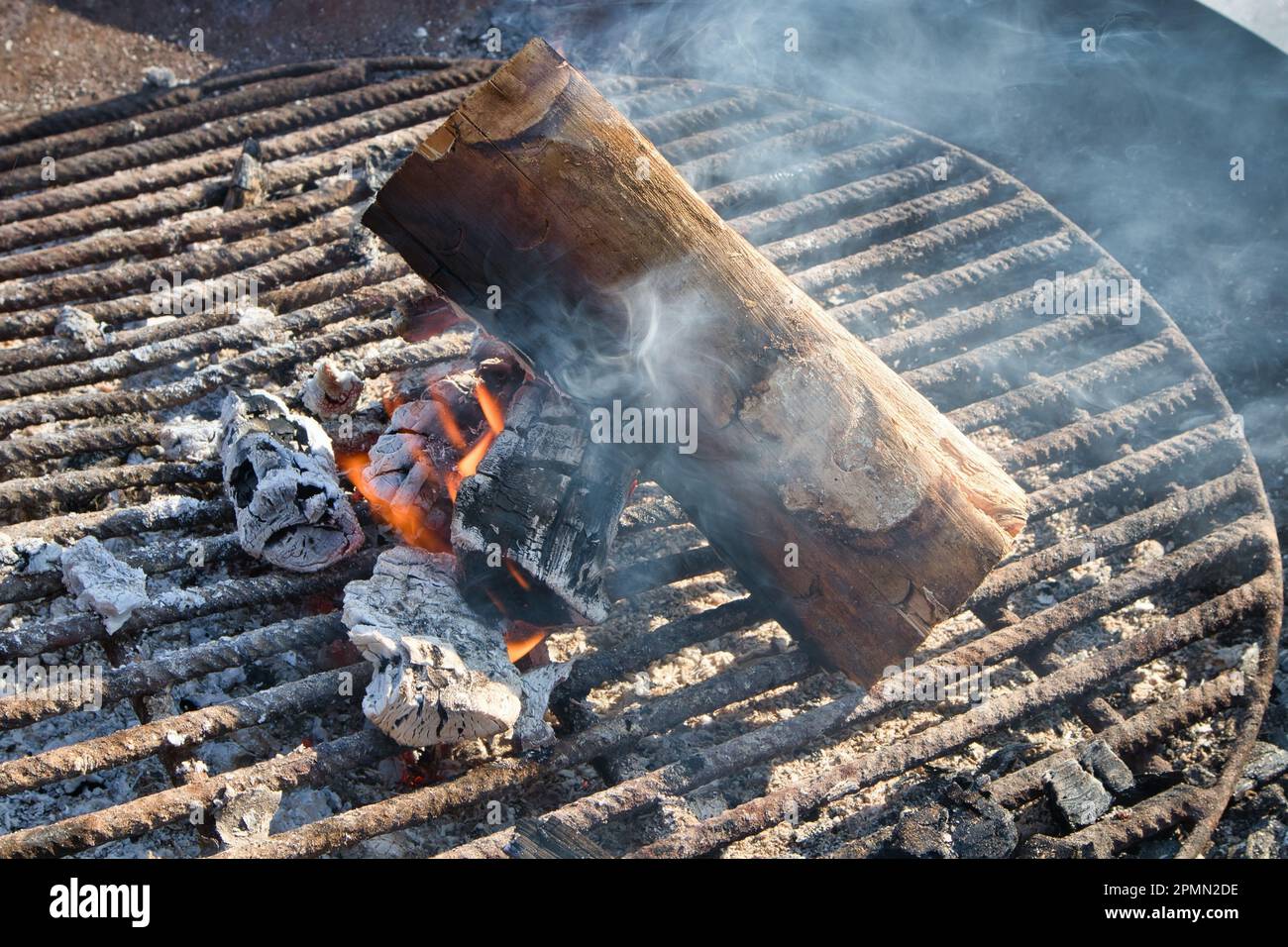 burning logs in a camping site campfire Stock Photo - Alamy