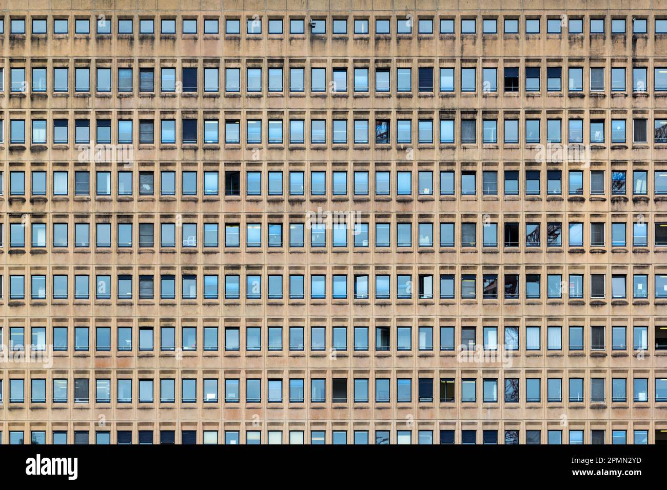 Repeated pattern of a high buidling facade with windows and frame in ...