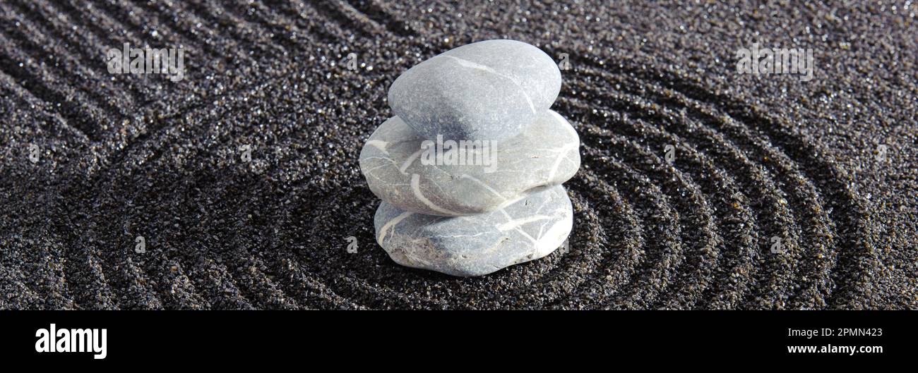Japanese zen garden textured sand hi-res stock photography and images ...