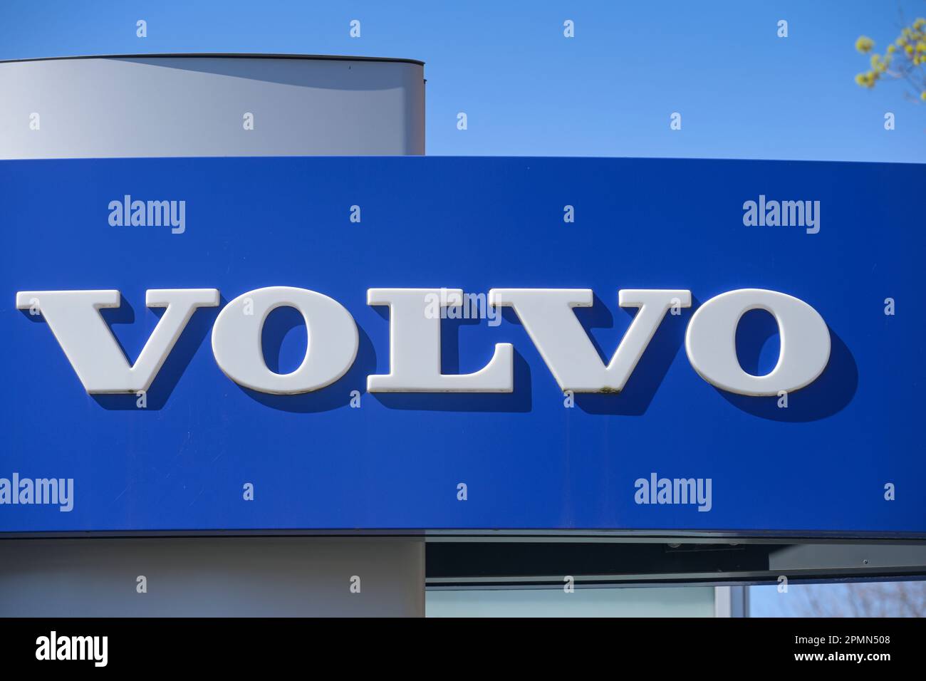 Volvo logo hi-res stock photography and images - Alamy
