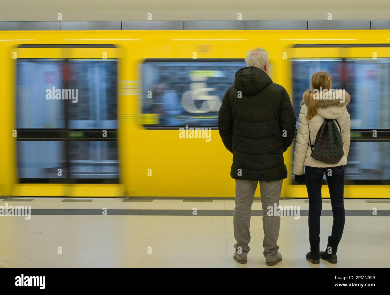 U bahn linie passagiere hi-res stock photography and images - Alamy