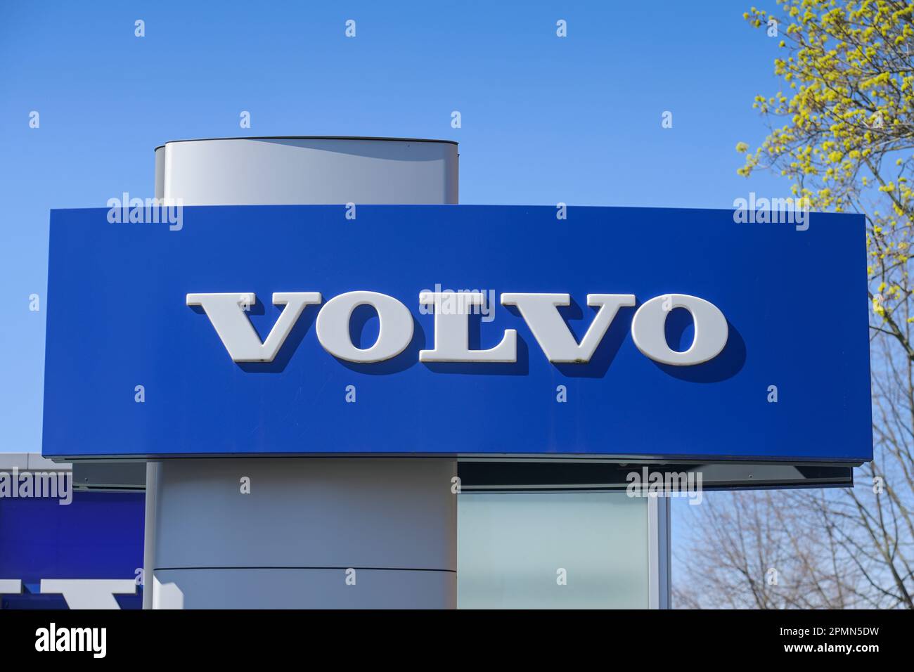 Volvo Logo Autohaus, Kaiserin-Augusta-Allee, Moabit, Mitte, Berlin ...