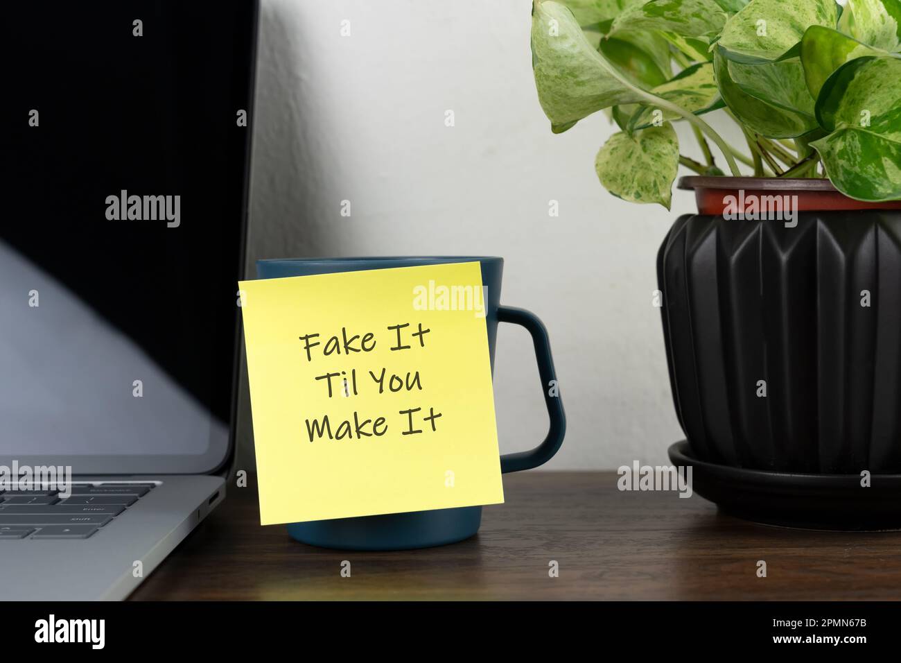 Fake note hi-res stock photography and images - Alamy