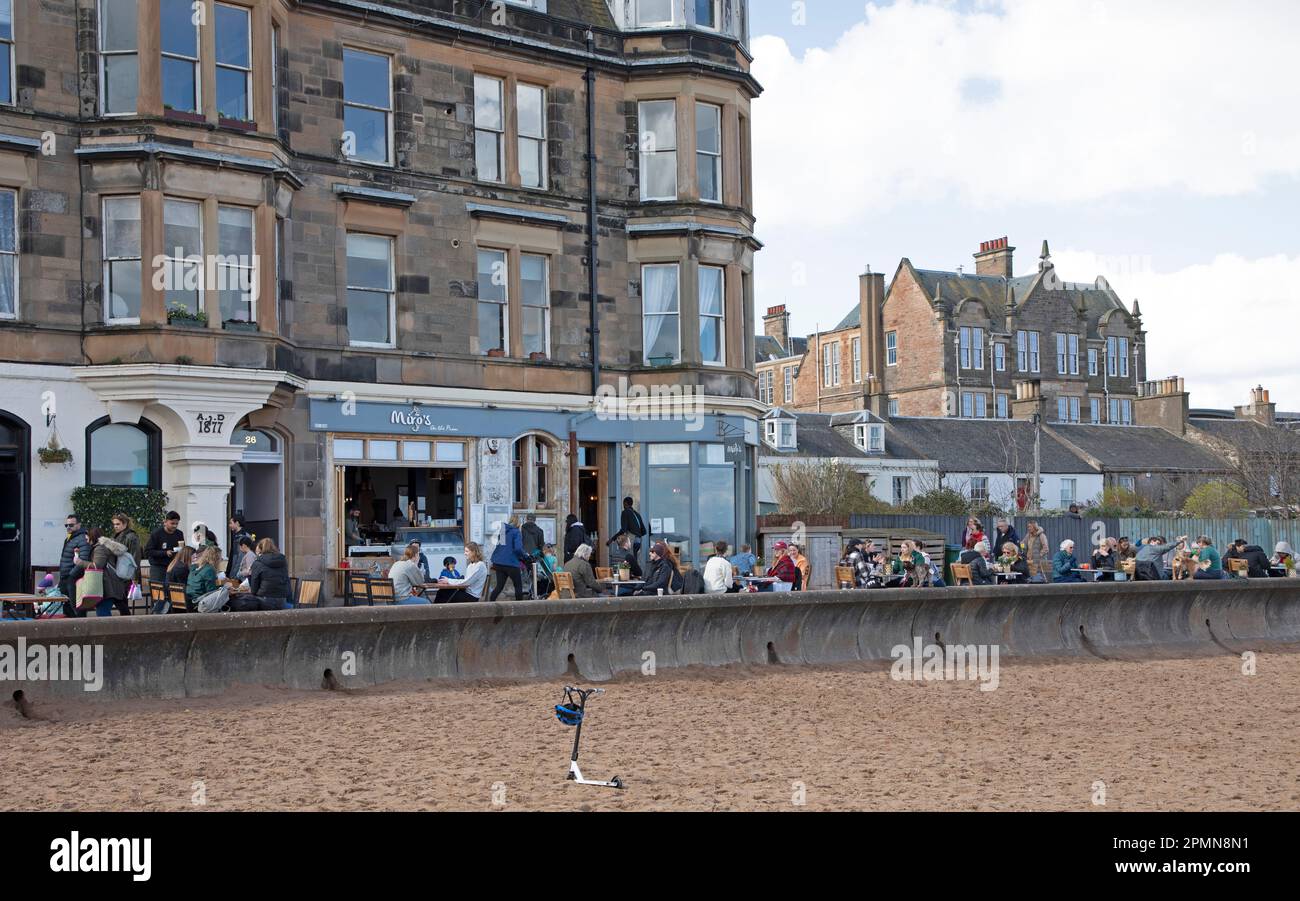 Portobello, Edinburgh, Scotland, UK. 14th April 2023. Sunshine at the ...