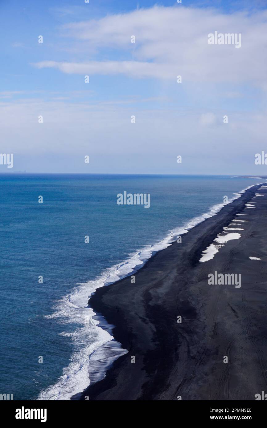 Black sand beaches hi-res stock photography and images - Alamy