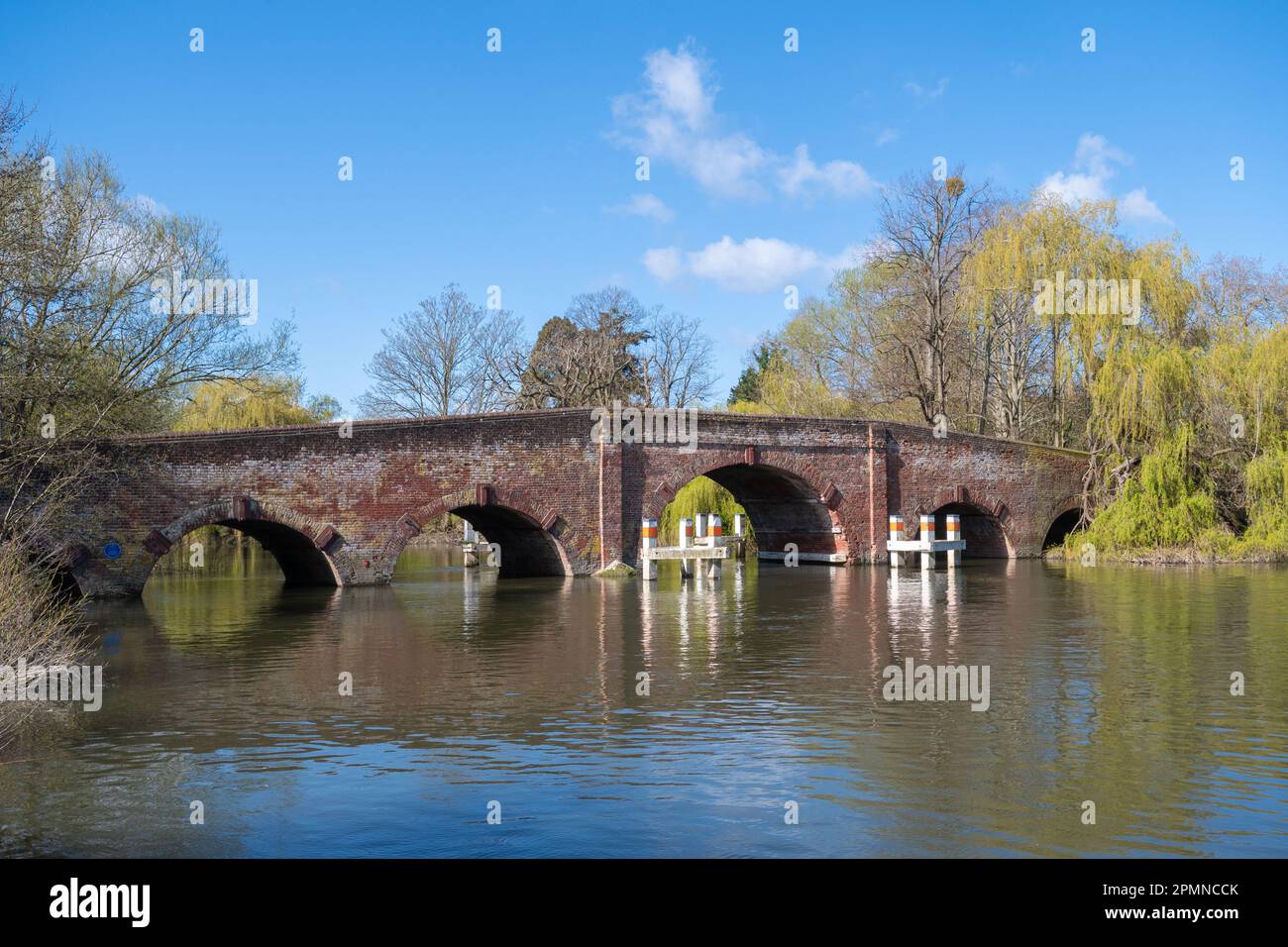 Sonning on thames hi-res stock photography and images - Alamy